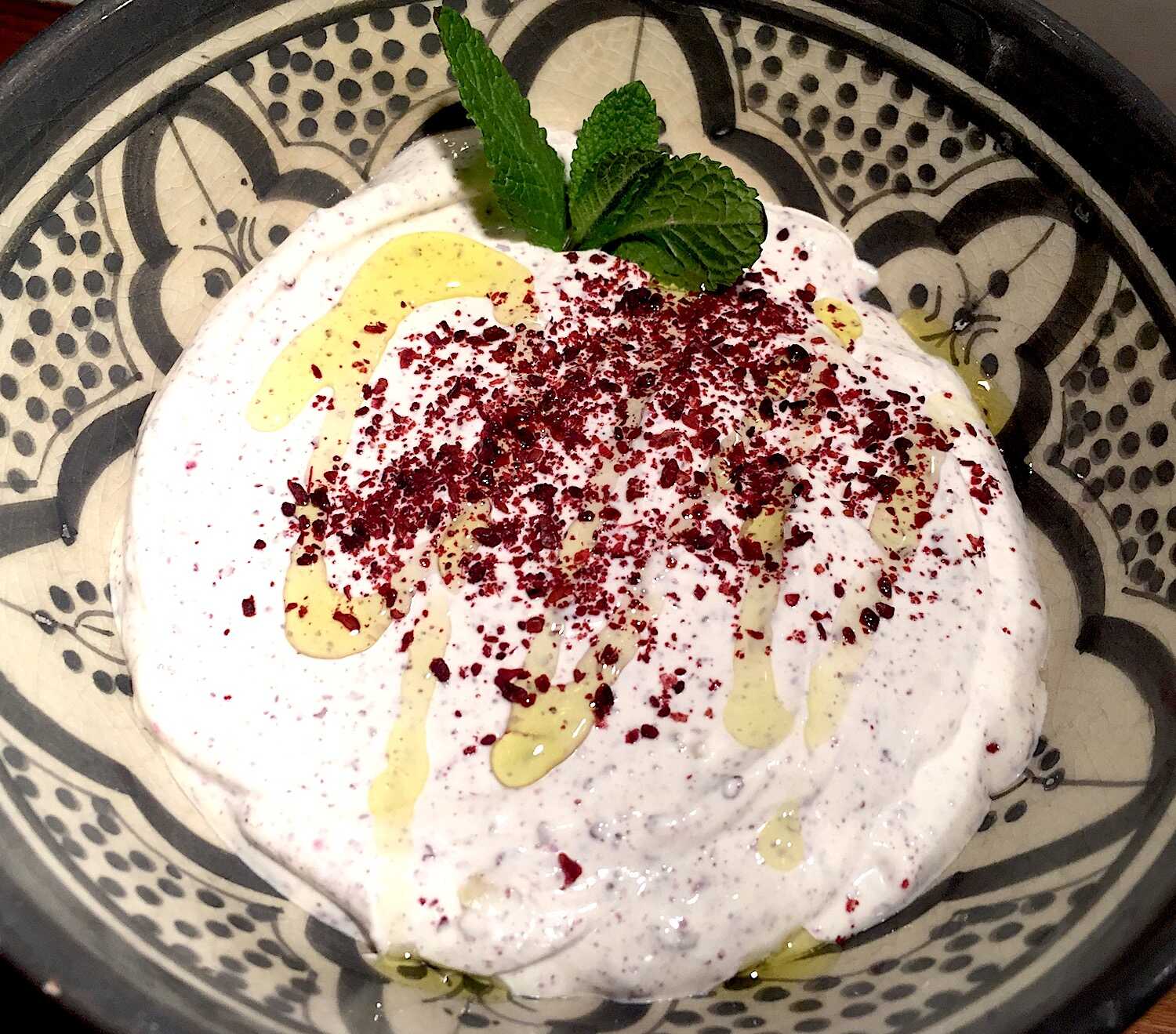 Recept på yoghurtsås med sumak